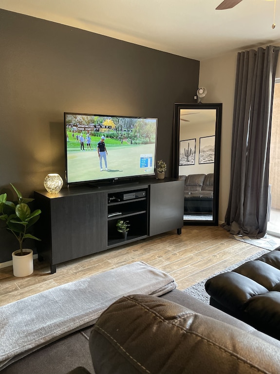 2 Bed 2 Bath Near Tempe Marketplace With Lots Of Bars, Dining And Entertainment! - Mesa, AZ