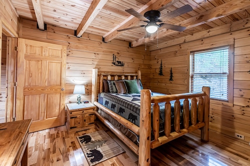 ★Magical ~ ♛Royal Beds ~ Hot Tub ~ Bbq★ - Gatlinburg, TN