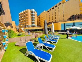 2 piscinas exteriores 