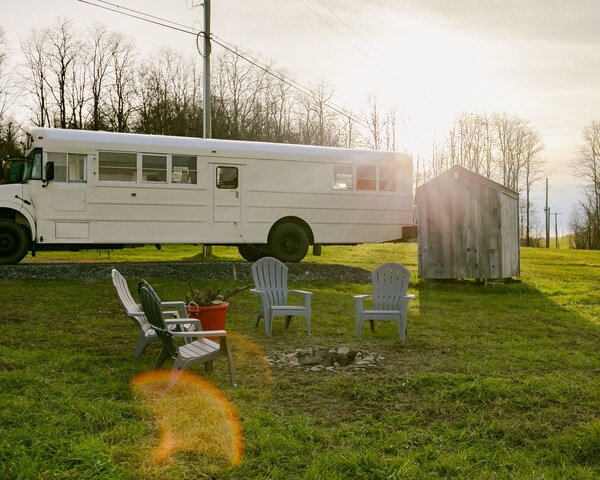 Serene Bus Getaway Amongst Rolling Farm Land - État de New York