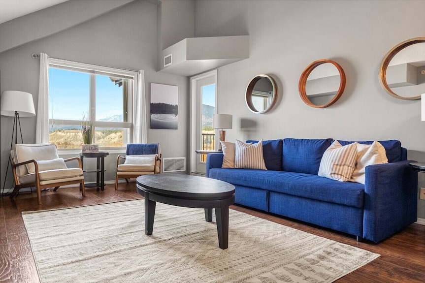 Luxury | Comfort | Pool | Hot Tub | Gym - Invermere