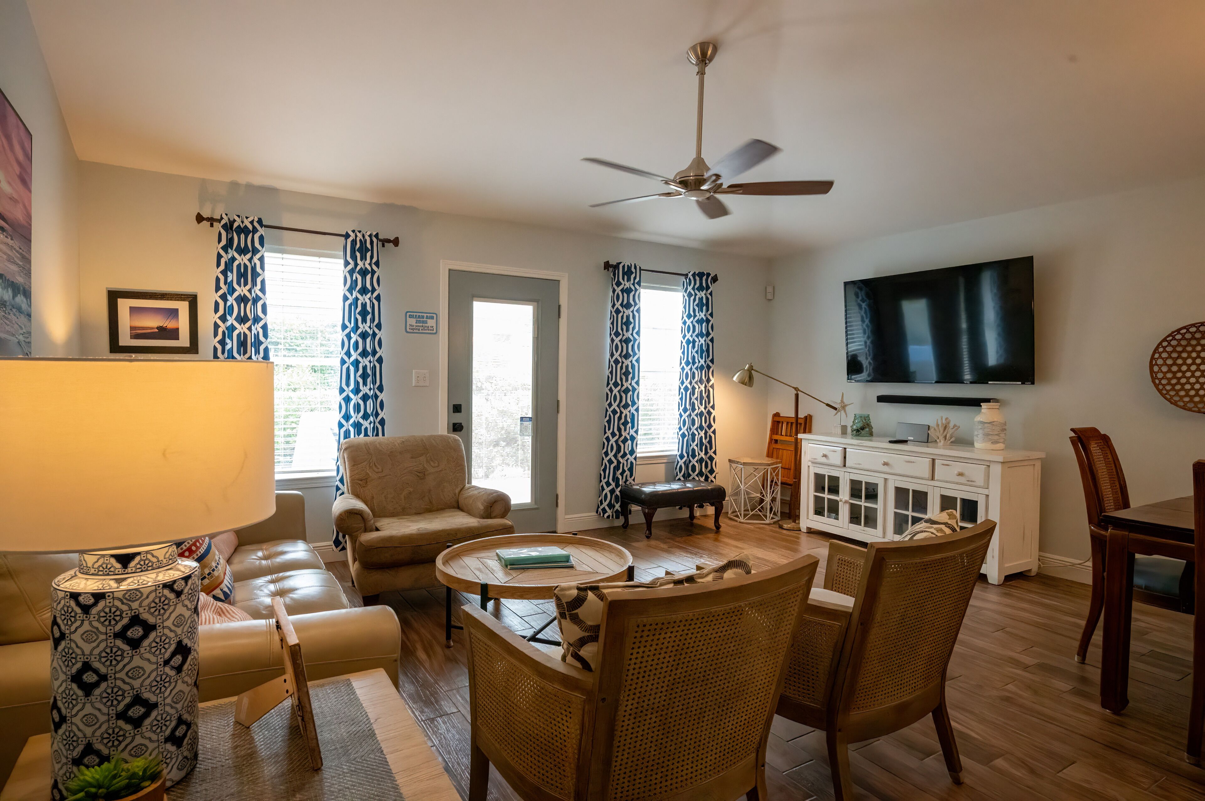 Charming Beach Cottage, Beach Chair Service Included - Miramar Beach, FL