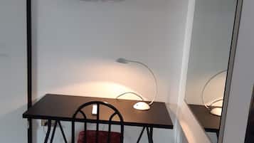 2 quartos, minibar, cofre no quarto, secretária