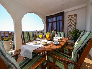 Apartamento (Three Bedroom Apartment with Terrace ) | Terraço/pátio