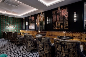 2 bares/lounges
