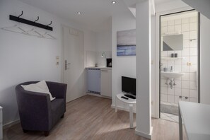 Quarto solteiro básico | Cozinha privada | Chaleira elétrica, torradeira, moedor de café