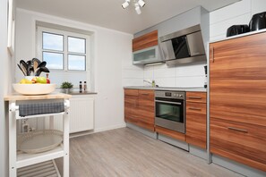 Apartamento básico | Cozinha privada | Chaleira elétrica, torradeira, moedor de café