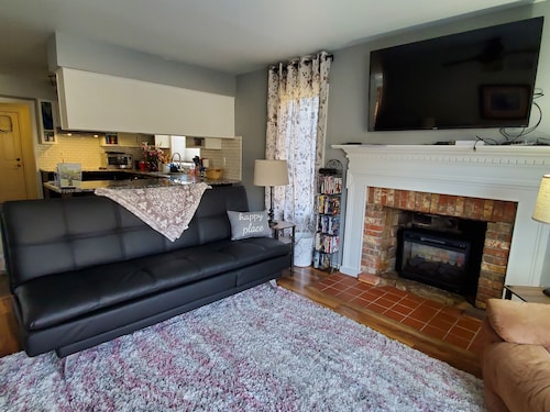 Spacious 4 Br House On 10 Acres Near Gettysburg! - Emmitsburg, MD