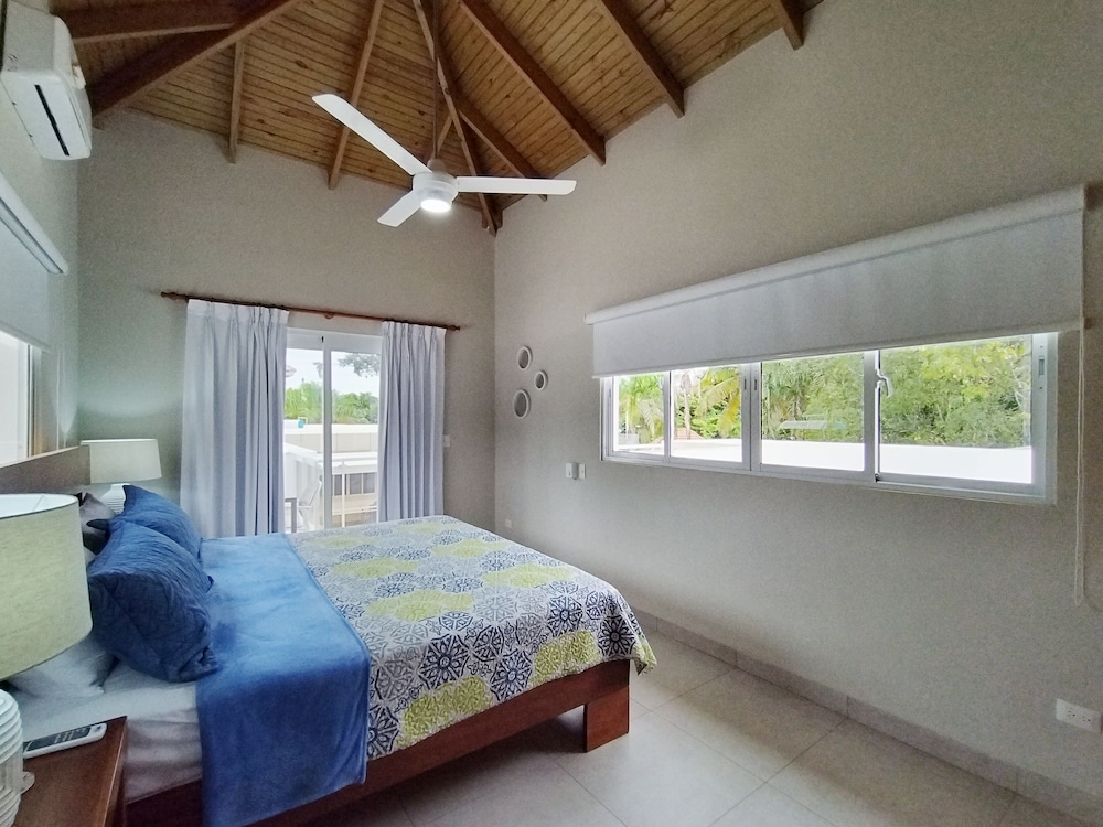 Private & Beautiful 22 Br Oasis, Steps From The Beach - カバレテ