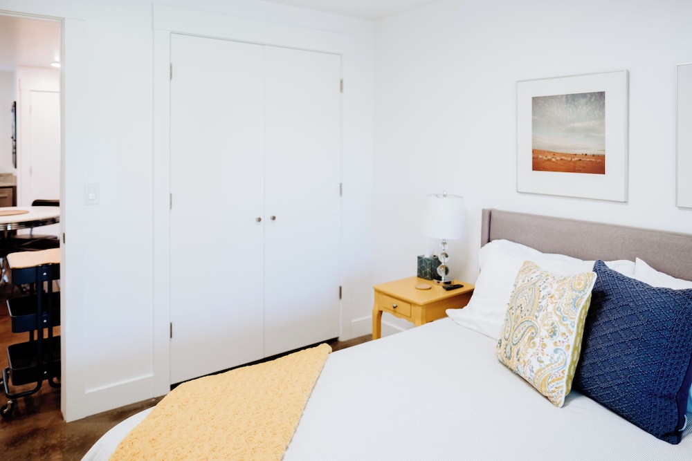 Modern Apt W/ Private Entry & Patio - Mtn Views - Utah