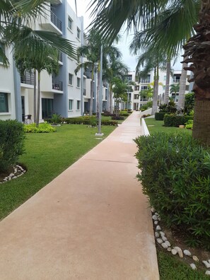 Apartamento em Condomínio Fechado, 2 quartos, varanda, vista para o jardim | Vista do alojamento