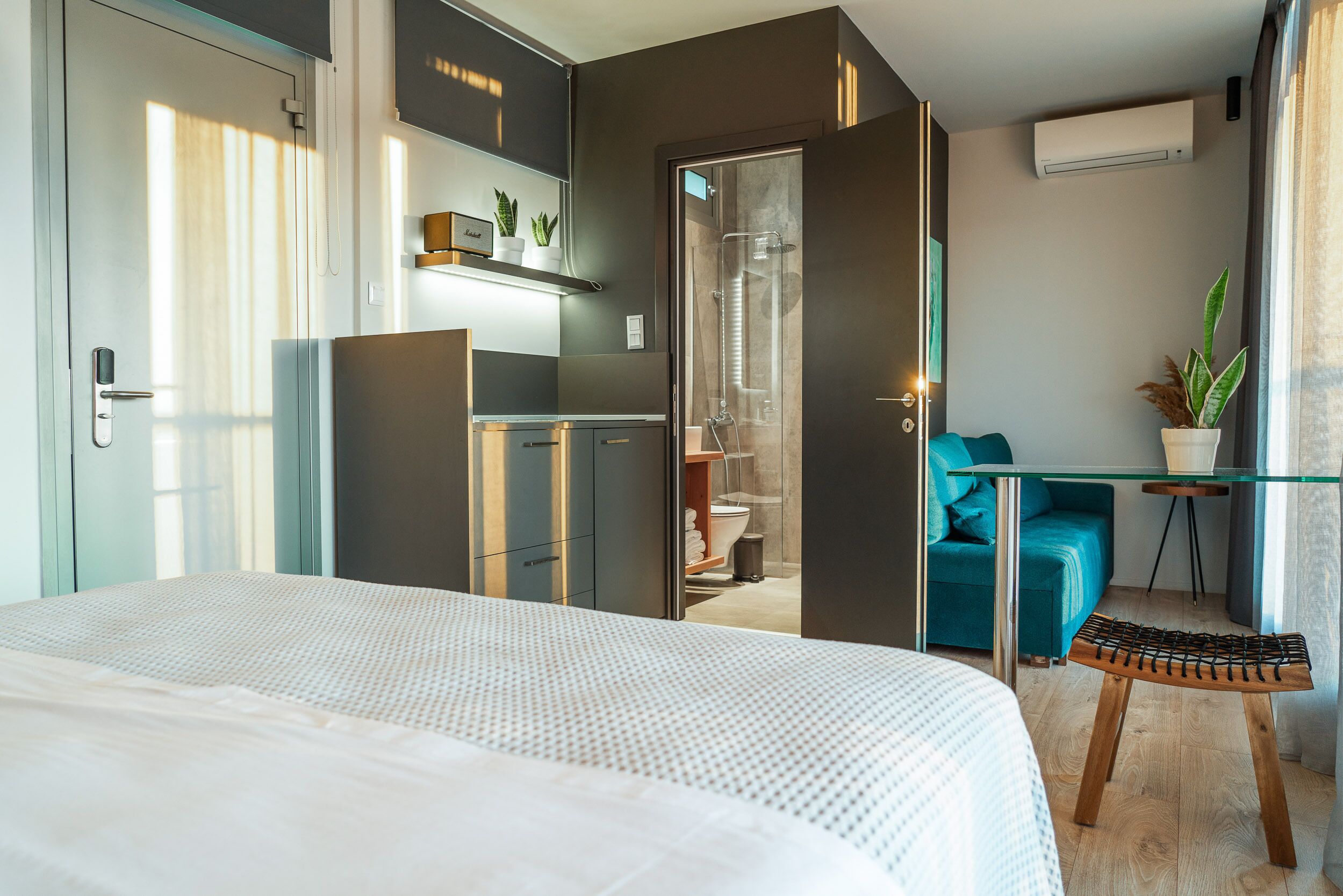 Junior Suite | Cozinha americana privada | Geladeira, cooktop, chaleira elétrica, torradeira