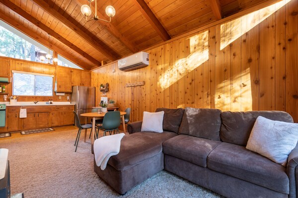 Bunk House Cabin - Green Valley Lake Getaway For The Whole Family! - Running Springs, CA