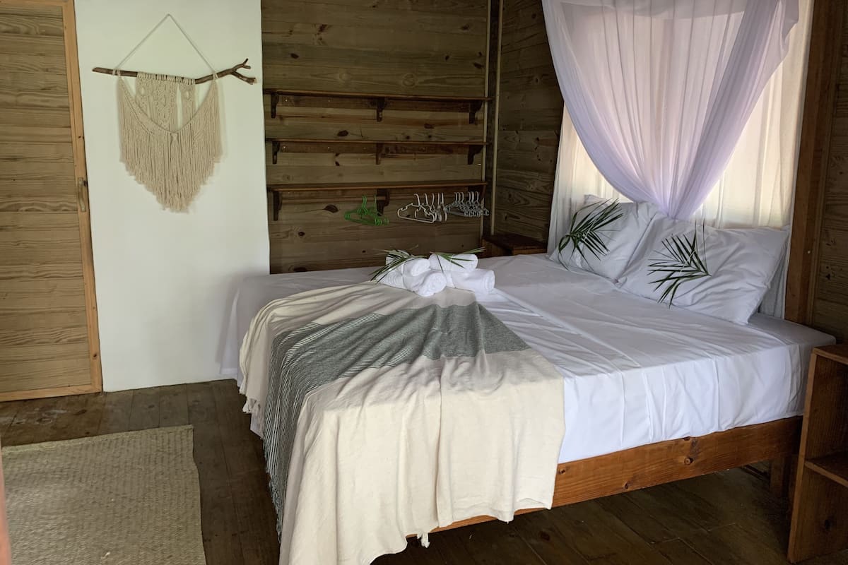 Quarto Duplo ou Twin | Com decoração personalizada, com mobília individualizada, Wi-fi grátis