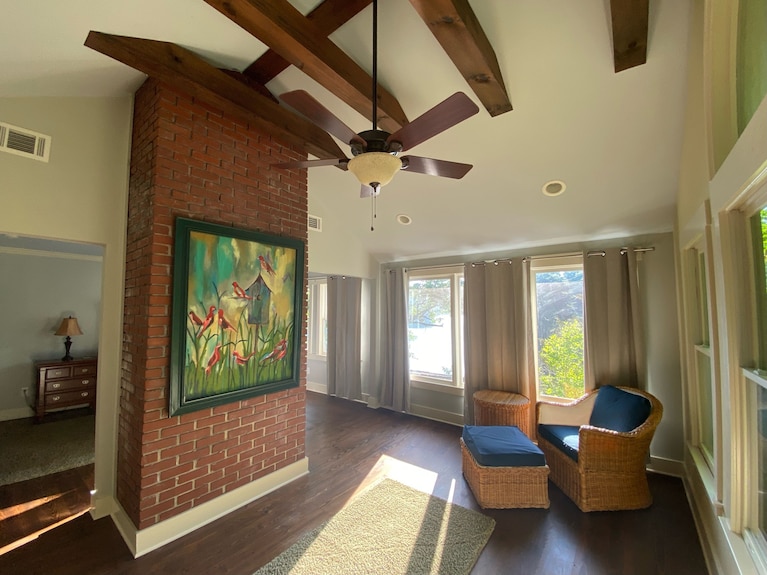 Cozy Cottage On The Lake - Flowery Branch, GA