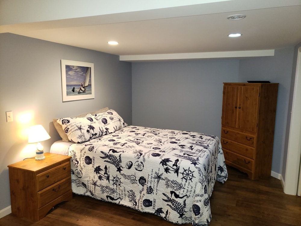 Family Summer Oasis- Pets Allowed, Near Beaches, Swimming Pool, Outdoor Kitchen! - Rhode Island