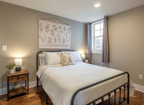 Remodeled Fancy European Style Hottub! - Spokane, WA