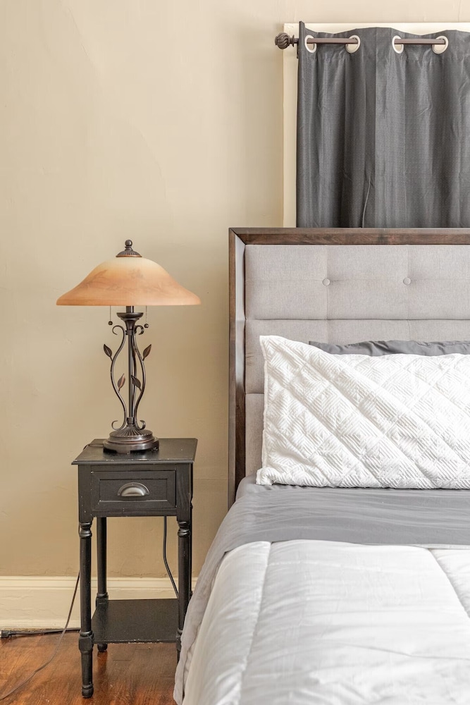Cozy Midtown Getaway *King Beds*wifi*near Ga Tech - Smyrna, GA