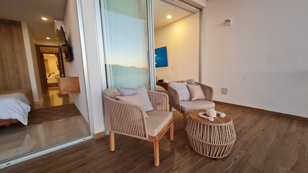 Apartment With Luxury Finishes On The Beach And With Sea Views - Mazatlán
