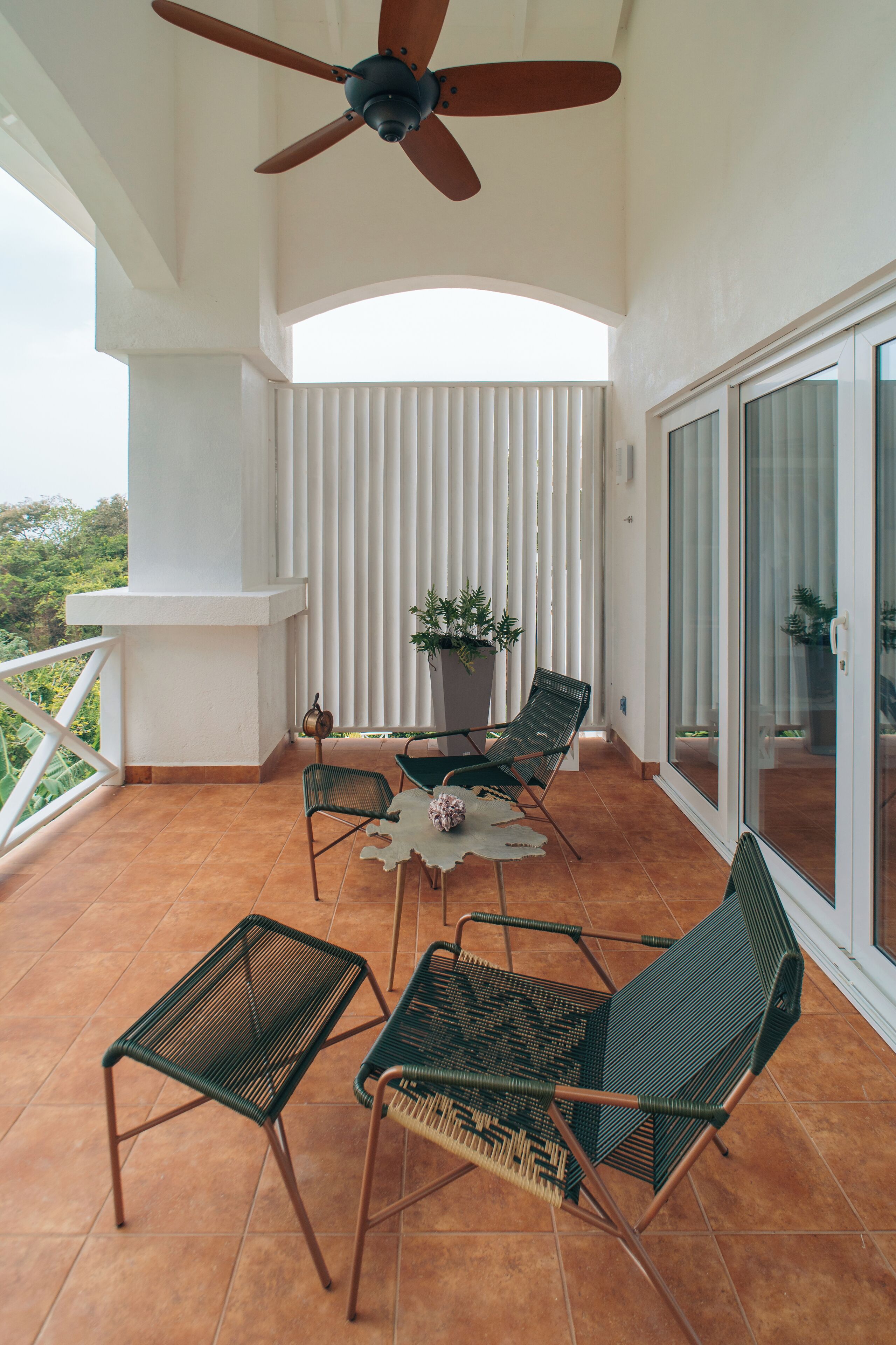 Ocean View Premium King Suite | Vista do quarto