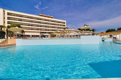 Olympian Bay Grand Resort