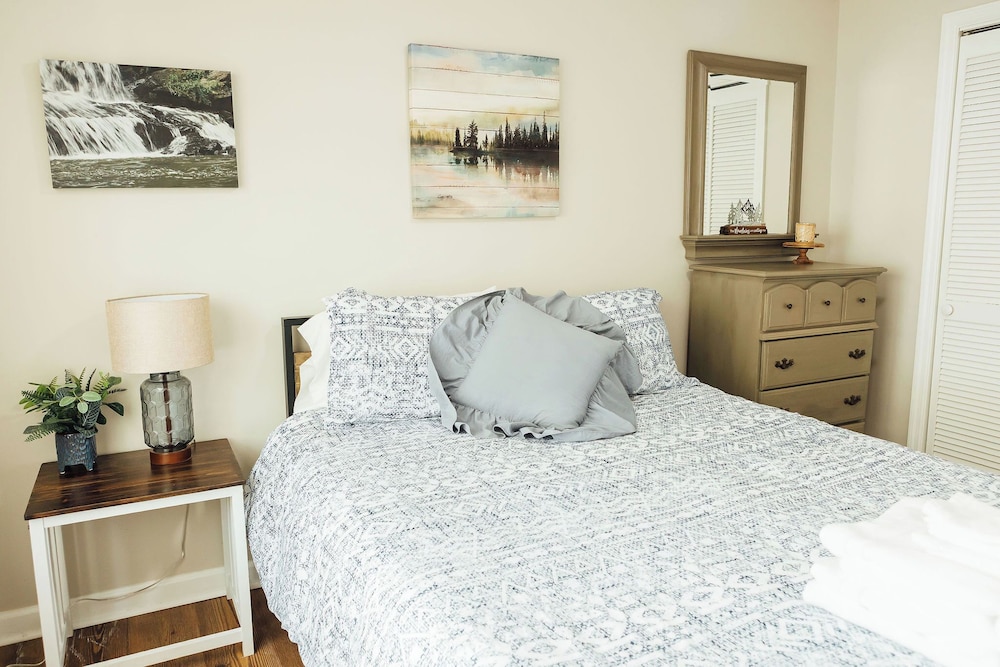 Spacious Cottage Convenient To Dahlonega, Wineries & Outdoor Adventures! - Suches, GA