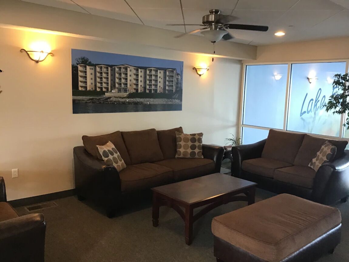 Beach Level Condo L08-2br/2ba-private Beach-indoor Pool. - Geneva, OH