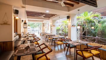 Café da manhã com buffet grátis todos os dias