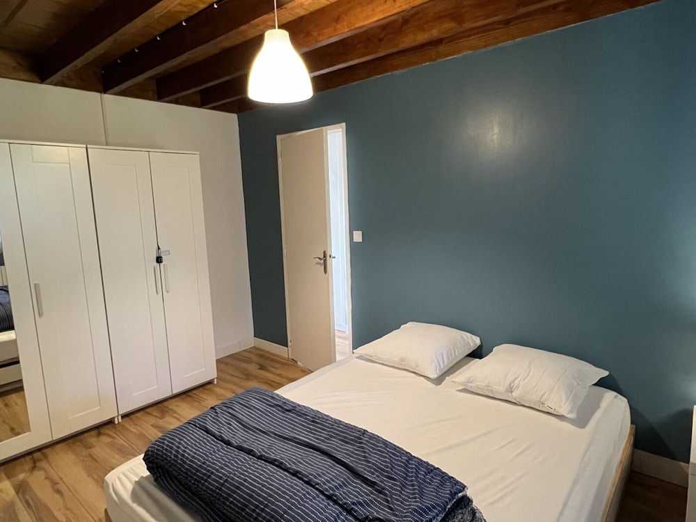 Cozy 3-bedroom Chalet In Merville-franceville, Close To Beach And Shops - Normandy