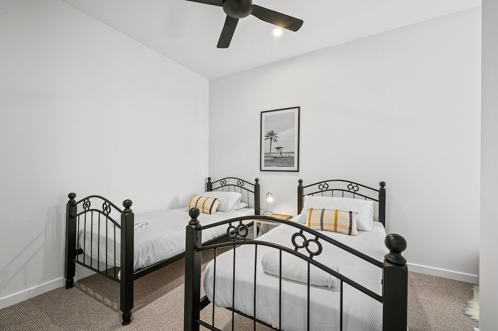 Hamptons By The Beach ~ Moana - Brand New 2 Bed Coastal Apartment 50m From The Sea - Adelaide