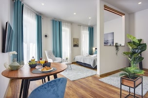 Apartment, 1 Bedroom (7) | 2 quartos, cofres nos quartos, escrivaninha