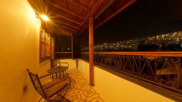 Quarto Triplo de Luxo | Terraço/pátio interior