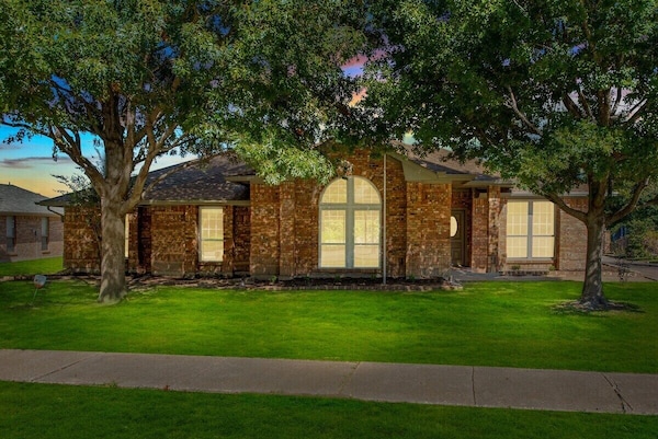 Creekside 4br 2b Holiday Home With Beautiful Pool & Garden - Sunnyvale, TX