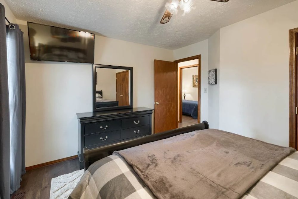 3 Br, 4 Bed, 4 Tvs Cozy Home Close To Riverfront, Convention Ctr, Immaculate!!! - オーエンズボロ, KY