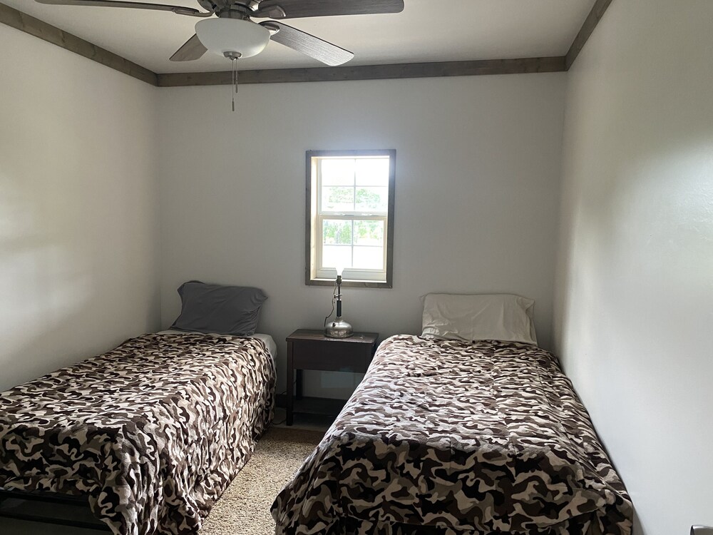 Unique Sportsman's Lodge Surrounded By North Sauty Waterfowl Refuge Acres. - Alabama
