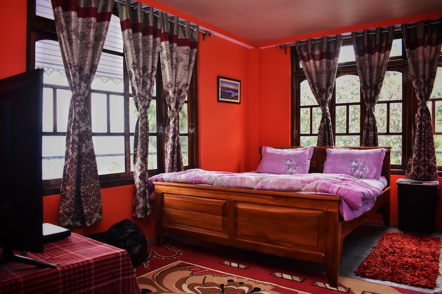 Located In The Heart Of Darjeeling Surrounded By Greenery. - 大吉嶺