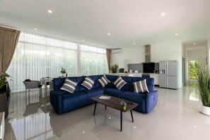 Villa Familiar | Sala de estar | Televisor 