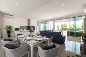 Villa Familiar | Sala de estar | Televisor 