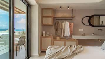 Estúdio de Luxo, banheira de hidromassagem grande, vista para a praia | Cofre no quarto, cortinas/cortinados opacos, Wi-fi grátis