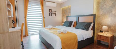 Roupa de alta qualidade, com decoração personalizada