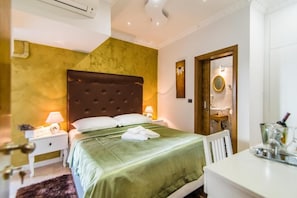 Quarto Duplo ou Twin Clássico | Minibar, secretária, Wi-fi grátis, roupa de cama fornecida 