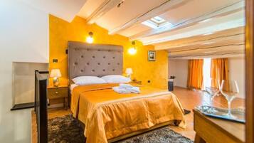 Quarto casal ou duplo real | Frigobar, escrivaninha, Wi-Fi de cortesia, roupa de cama