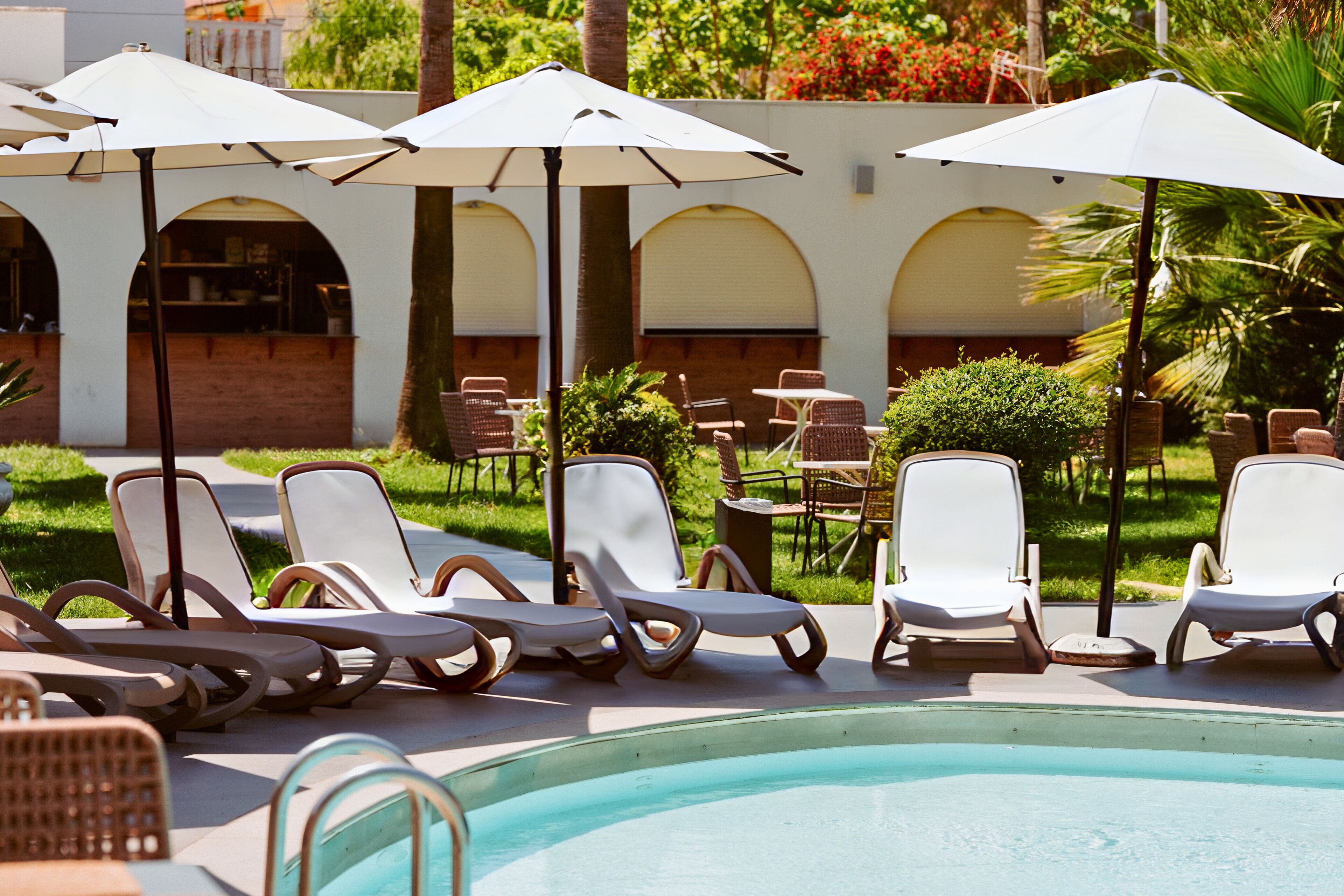 Piscina interior, 2 piscinas exteriores, espreguiçadeiras 