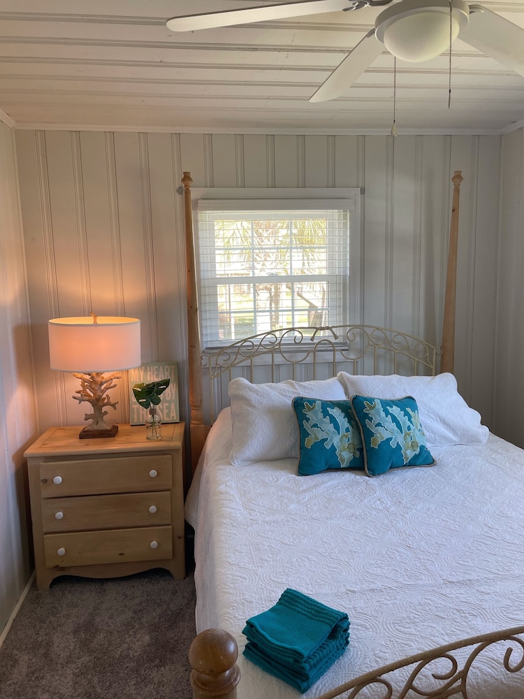 The Waterfront Boathouse Cabin! - Sneads Ferry, NC