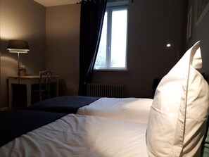 Quarto casal conforto, vista para o jardim | Wi-Fi de cortesia