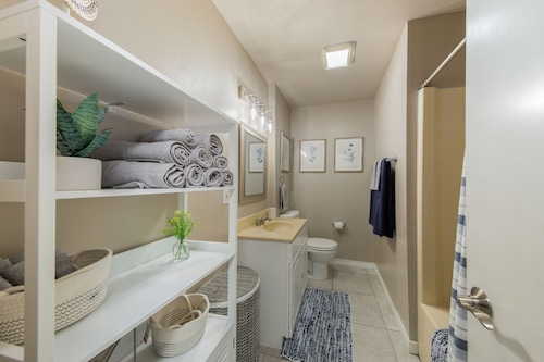 Perfect Bmt Stay 1.2mi Away! Near Seaworld & Alamo - San Antonio, TX