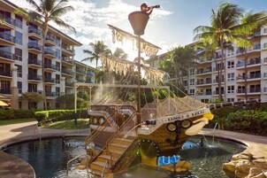 2 piscinas externas, barracas, espreguiçadeiras