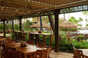 3 restaurantes, pequenos-almoços servidos, cozinha regional 