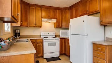 Casa família, 3 quartos, banheira de hidromassagem, vista para a montanha | Cozinha privada | Micro-ondas, cooktop, cafeteira/chaleira, torradeira