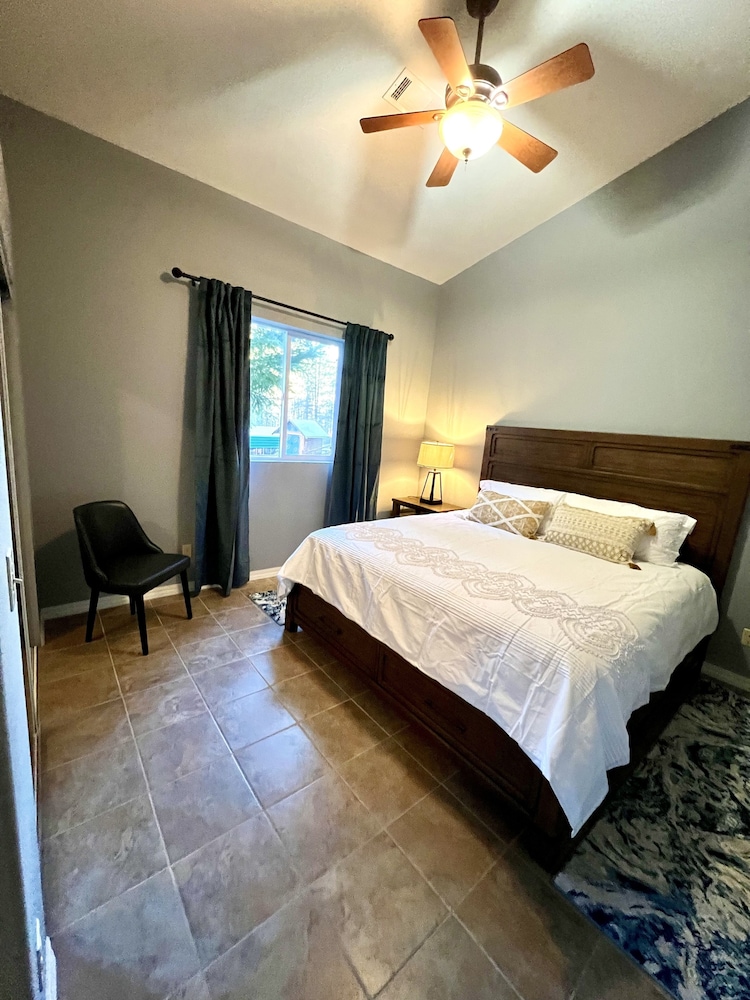 Peaceful & Beautiful Vacation Home- Steps Away From The River! - Weaverville, CA